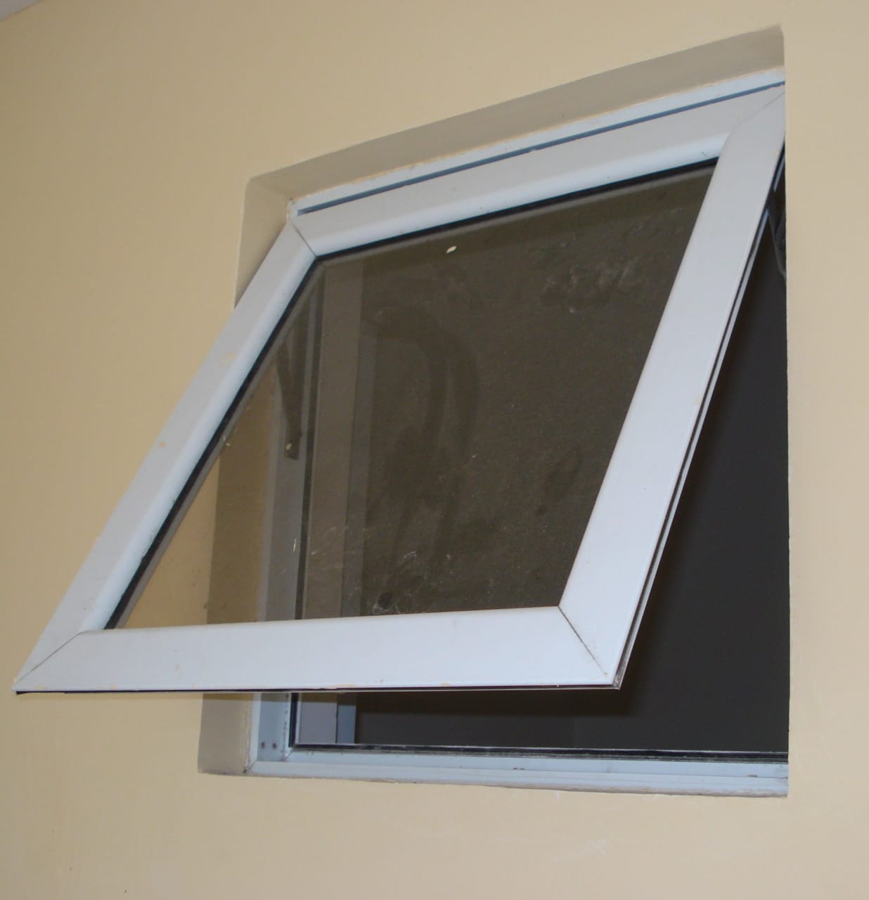 Ventanas proyectante - WLADILUM